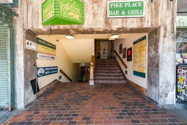 PIKE PLACE BAR & GRILL - Updated December 2025 - 384 Photos & 610 ...