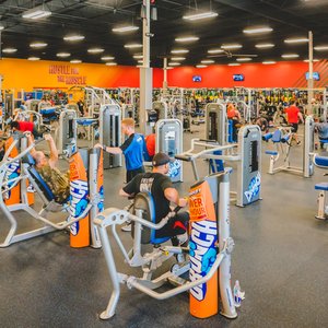 CRUNCH FITNESS - RENO - Updated January 2025 - 109 Photos & 76 Reviews ...