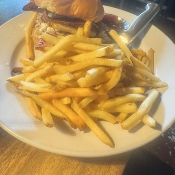 WINDSOR - Updated December 2024 - 1927 Photos & 1890 Reviews - 5223 N ...