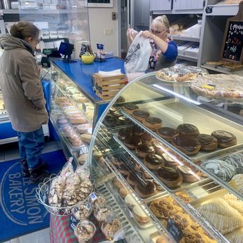 SIMPLE SIMON BAKERY - Updated January 2026 - 24 Photos & 46 Reviews ...