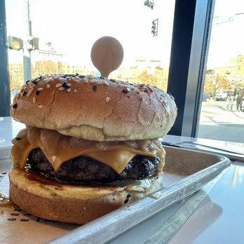 GORDON RAMSAY BURGER - 163 Photos & 102 Reviews - 99 Blackstone St ...