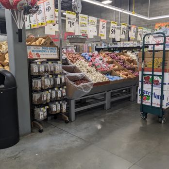 WINCO FOODS - Updated January 2026 - 17 Photos & 35 Reviews - 231 NE ...