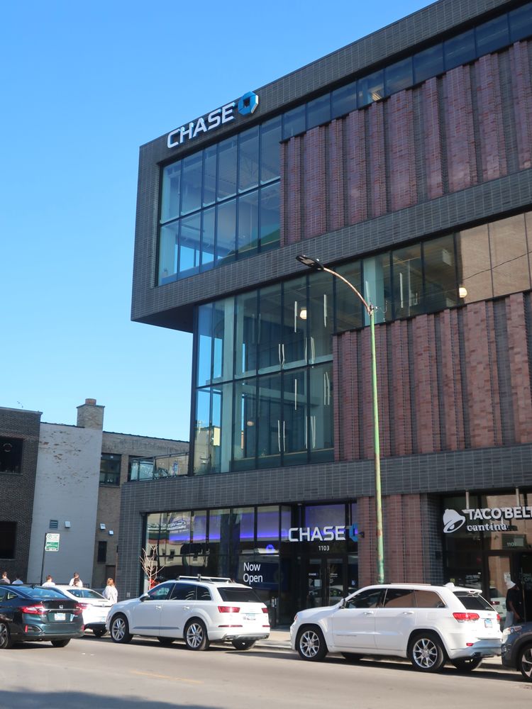 CHASE BANK - Updated April 2025 - 1103 W Addison St, Chicago, Illinois ...