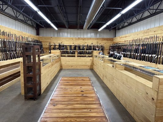 BAMA GUNS & OUTFITTERS - Updated December 2025 - 1556 Almon St, Heflin ...