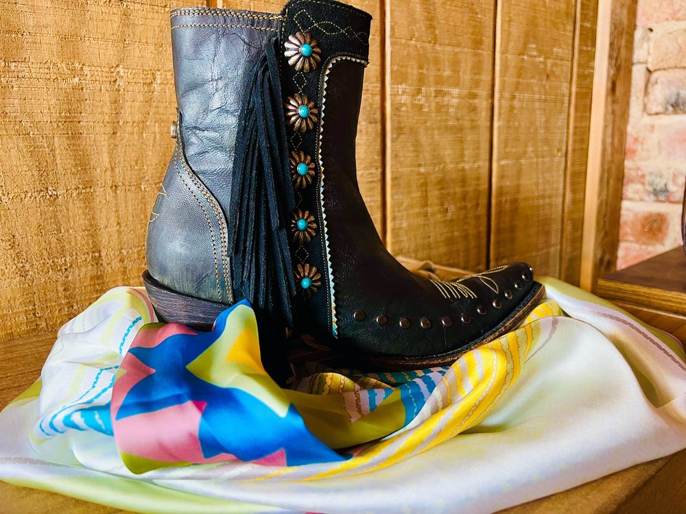 WISE STREET MERCANTILE & SUITE - Updated April 2025 - 10 Photos - 111 W ...