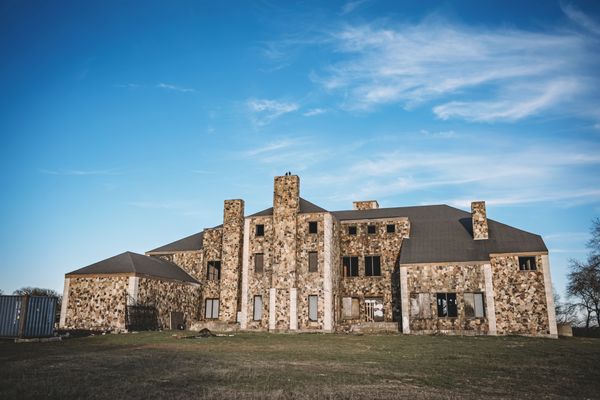 BELLA MANSIONS - Updated December 2025 - 17 Photos - 2101 S Stemmons St ...