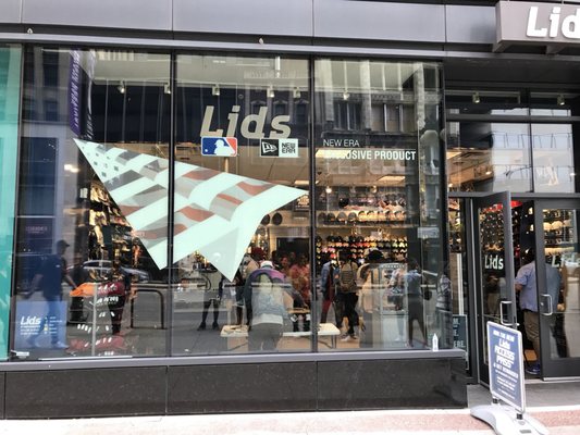 LIDS - Updated September 2025 - 13 Reviews - 175 N Michigan Ave ...