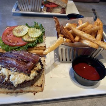 ITHACA ALE HOUSE - Updated August 2025 - 395 Photos & 618 Reviews - 301 ...