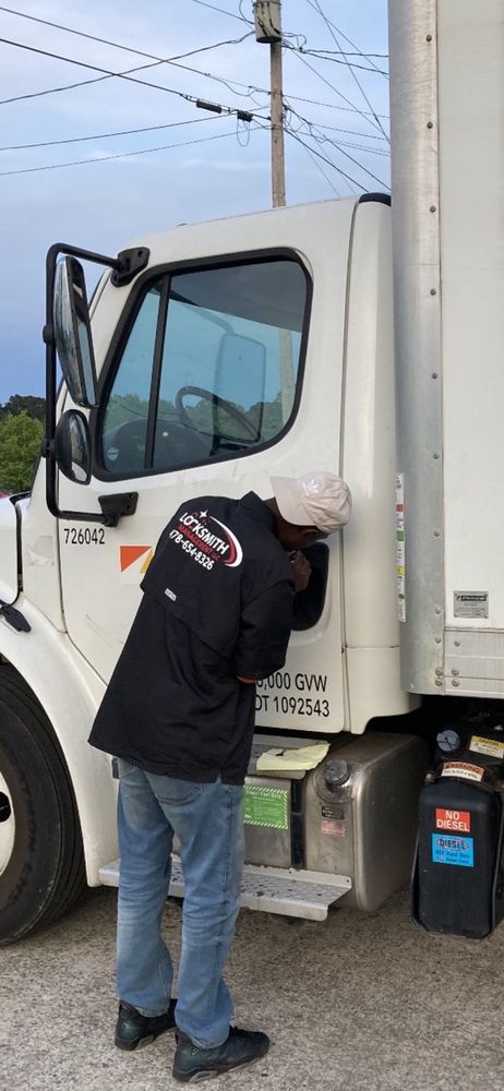 LOCKSMITH MANAGEMENT - Updated March 2025 - 1046 Birch St, Macon ...