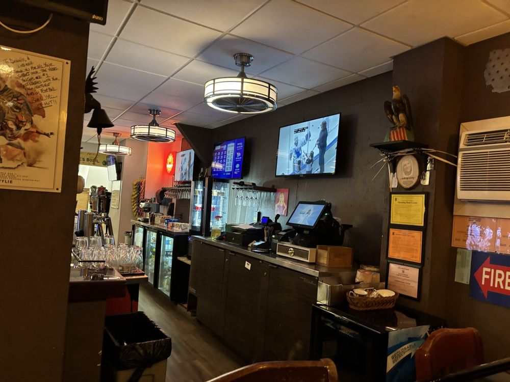 DEBORAH’S DOWN THE ROAD - Updated January 2026 - 21 Photos - 826 Main ...