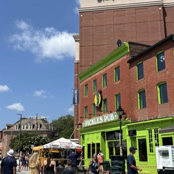 PICKLES PUB - Updated December 2025 - 350 Photos & 481 Reviews - 520 ...
