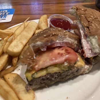 FROGGIE’S PUB & GRILL - Updated October 2025 - 26 Photos & 39 Reviews ...