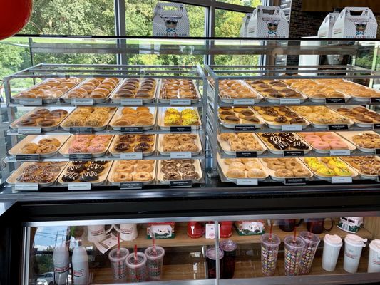 KRISPY KREME - 217 Photos & 136 Reviews - 25 US-22, Springfield ...