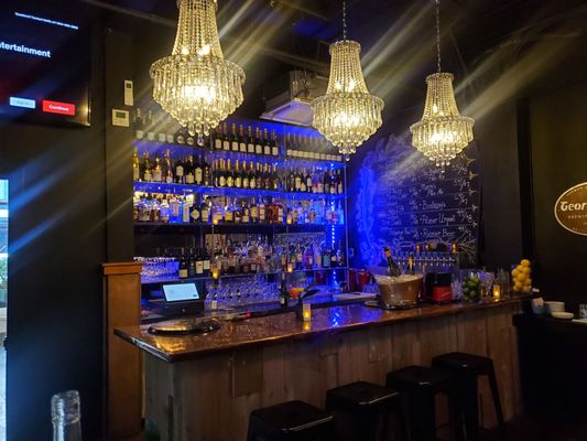 THE RAVEN SEATTLE - Updated September 2025 - 29 Photos & 15 Reviews ...