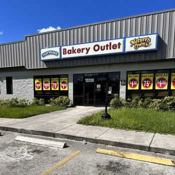 THE TASTY CAKE BAKERY OUTLET - Updated October 2025 - 13200 Metro Pkwy ...