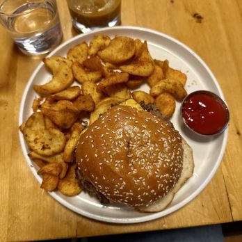 CHOMP KITCHEN AND DRINKS - Updated December 2025 - 377 Photos & 269 ...