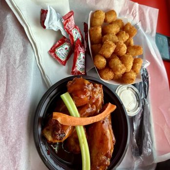 ASTROID BURGERS & WINGS - Updated October 2025 - 138 Photos & 61 ...