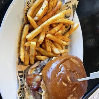 BAYSIDE BURGER & BEER - Updated January 2026 - 39 Photos & 46 Reviews ...