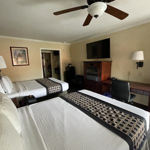 SPARK BY HILTON REDLANDS - Updated March 2025 - 10 Photos & 13 Reviews ...