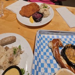 BERLINER PUB - 679 Photos & 670 Reviews - 221 Main Ave S, Renton ...
