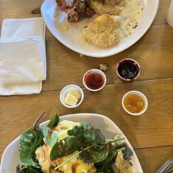 ATOMIC BISCUIT - Updated July 2025 - 91 Photos & 60 Reviews - 401 E ...