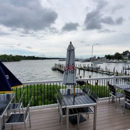 THE LIGHTHOUSE RESTAURANT & DOCK BAR - Updated May 2025 - 542 Photos ...