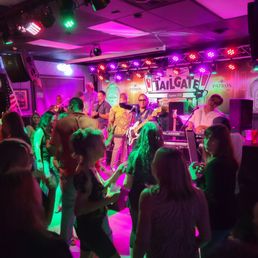 TAILGATE TAVERN & GRILL - Updated December 2025 - 306 Photos & 432 ...