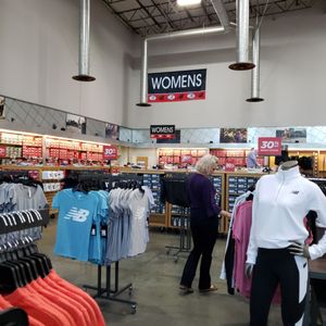 NEW BALANCE FACTORY STORE - 101 Photos & 144 Reviews - 995 Barrington ...