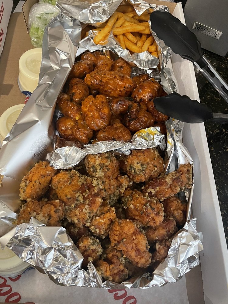 BOCCE CLUB PIZZA - Updated October 2024 - 15 Reviews - 6235 Goodrich Rd ...