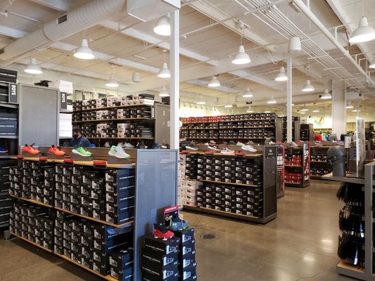 UNDER ARMOUR FACTORY HOUSE - Updated October 2025 - 50 Photos & 62 ...