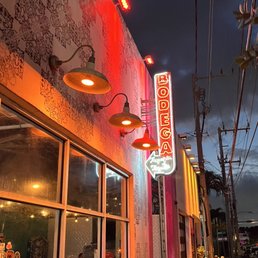 BODEGA TAQUERIA Y TEQUILA SOUTH BEACH - Updated July 2025 - 3065 Photos ...
