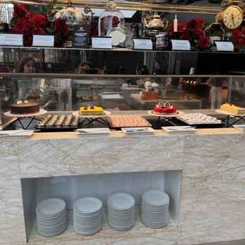 ATRIUM BUFFET - Updated January 2026 - 104 Photos & 44 Reviews - Crown ...