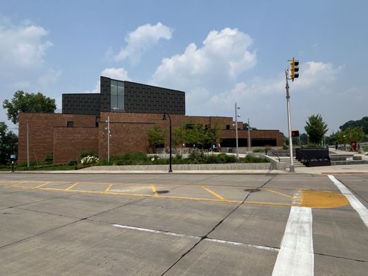 L E PHILLIPS MEMORIAL PUBLIC LIBRARY - Updated October 2025 - 400 Eau ...