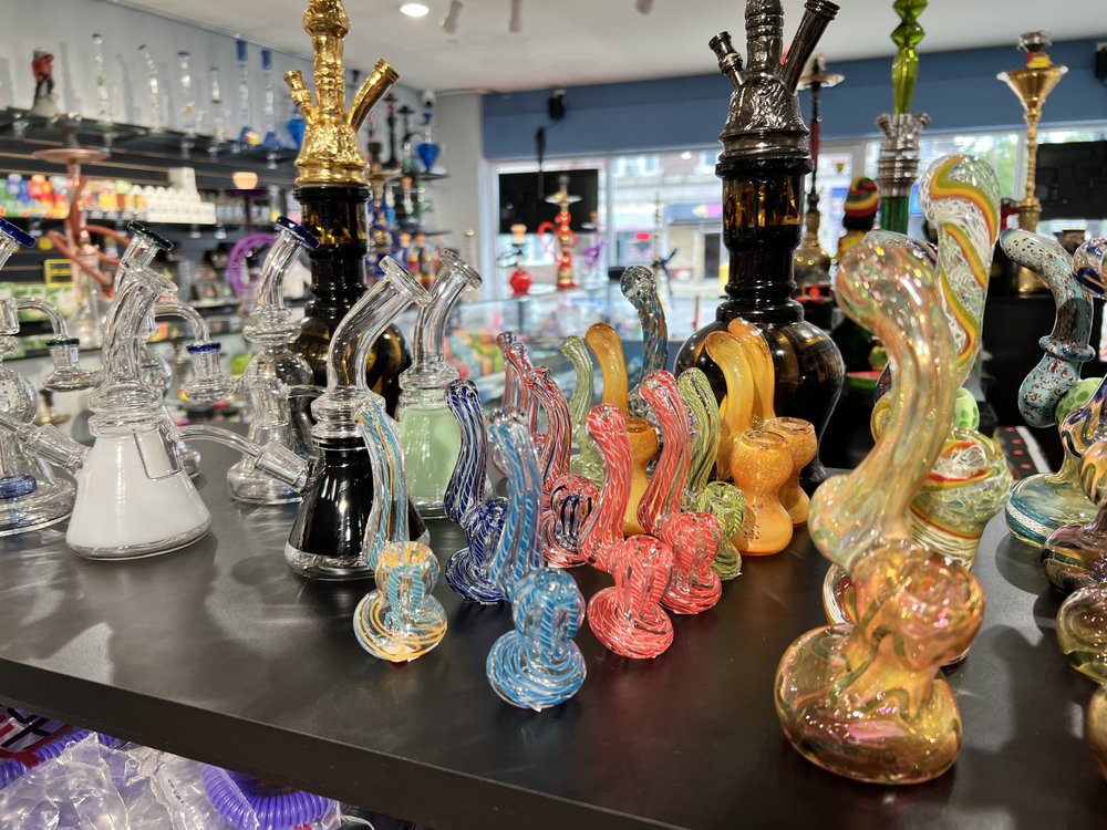 MAX SMOKE - Updated November 2025 - 30 Photos - 472 Washington Ave ...