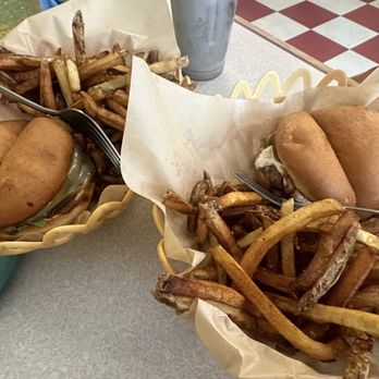 THE BURGER DIVE - Updated December 2025 - 411 Photos & 707 Reviews ...