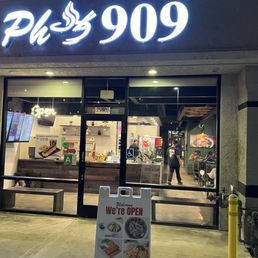 PHO 909 - Updated October 2025 - 110 Reviews & 261 Photos - 3530 W ...