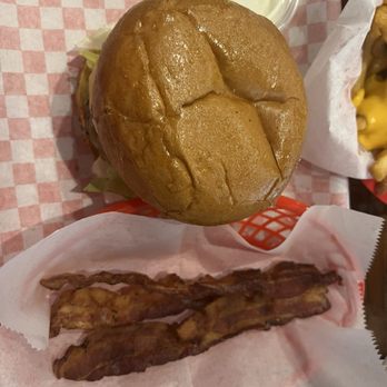 BURGER 82 - Updated January 2025 - 156 Photos & 182 Reviews - 880 W ...