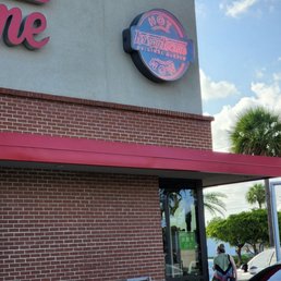 KRISPY KREME - Updated July 2025 - 519 Photos & 304 Reviews - 530 NE ...