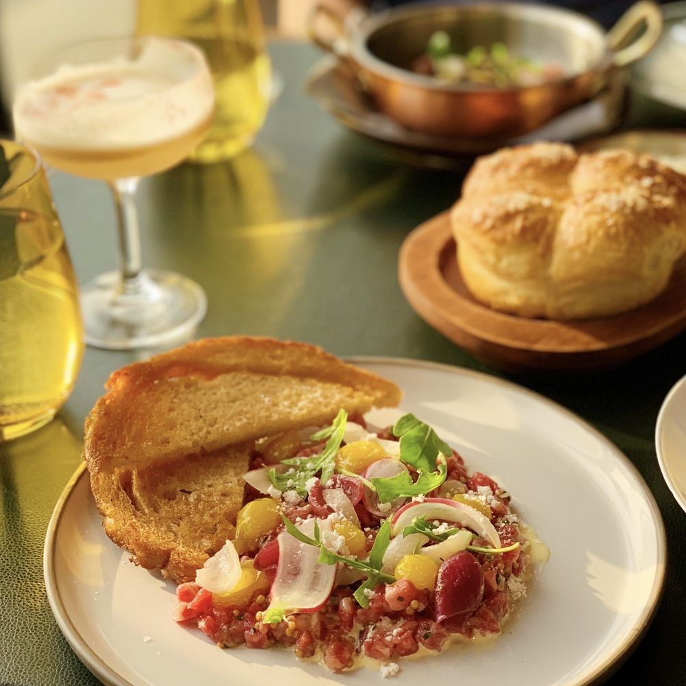 Restaurants Downtown Detroit Near Renaissance Center at Carlos ...