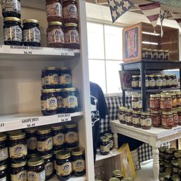 AMISH COUNTRY STORE & RESTAURANT - Updated November 2025 - 125 Photos ...