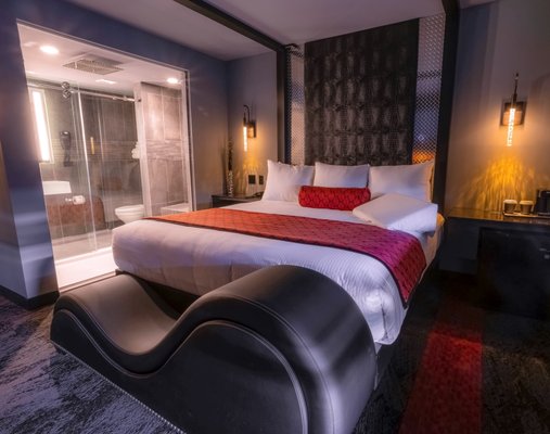 AXIS CHICAGO - Updated October 2025 - 30 Photos & 31 Reviews - 5335 S ...