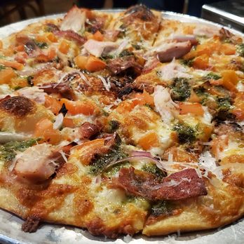 THE LAST ROUND TAVERN - Updated June 2025 - 252 Photos & 183 Reviews ...