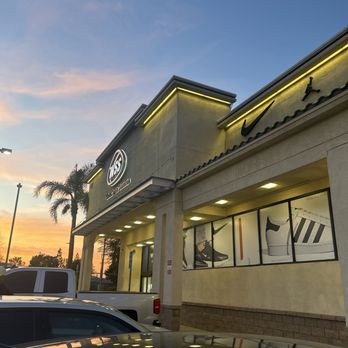 WSS - Updated January 2026 - 16 Photos & 39 Reviews - 1107 W 6th St ...