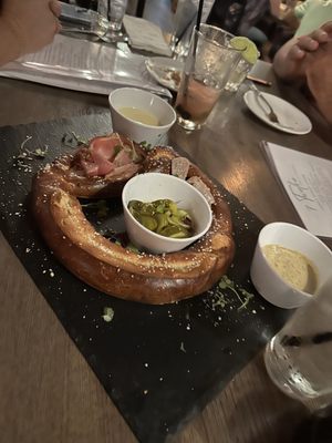 7 TWELVE TABLE & TAPHOUSE - Updated October 2025 - 37 Photos & 27 ...