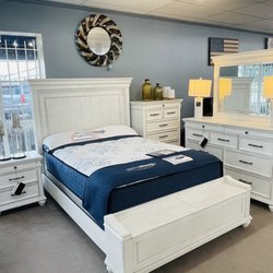 MATTRESS FIRM CLEARANCE CENTER HUMBLE Updated February 2025 15 Photos 19438 US 59 Humble Texas Mattresses Phone Number Yelp