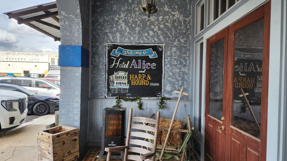 ALICE THE HOTEL - Updated July 2025 - 110 S Front St, Ellisville ...