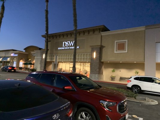 DSW DESIGNER SHOE WAREHOUSE - Updated October 2025 - 110 Photos & 85 ...
