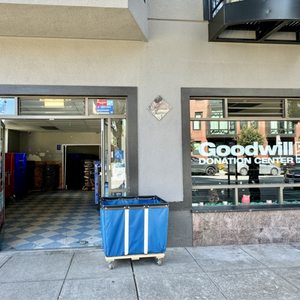 GOODWILL DONATION CENTER - Updated April 2025 - 18 Photos & 52 Reviews ...