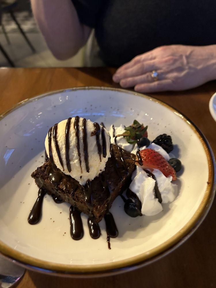 BRIX TAVERN - TUALATIN - 52 Photos & 93 Reviews - 8187 SW Tualatin ...