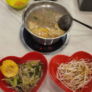 U & ME REVOLVING HOT POT - Updated August 2024 - 939 Photos & 509 ...